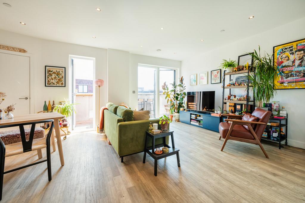 Glow Court, London, E3 1 bed flat - £500,000