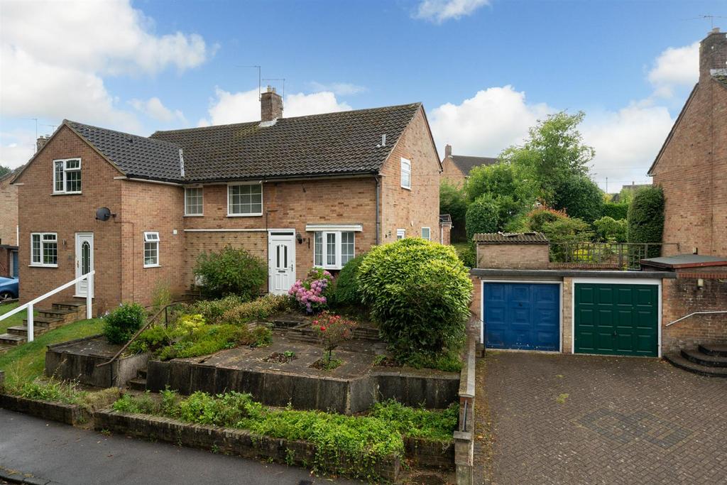 Spring Lane, Warners End, Hemel... 2 bed semi-detached house - £425,000
