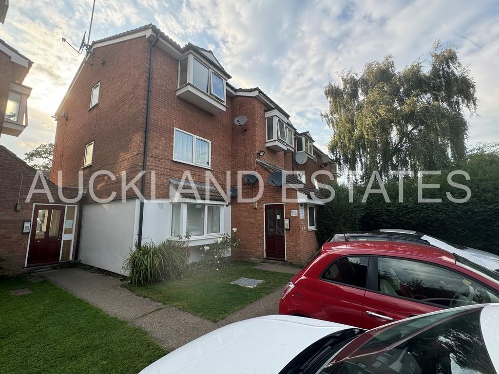 Poplar Grove, London N11 1 bed apartment - £1,400 pcm (£323 pw)