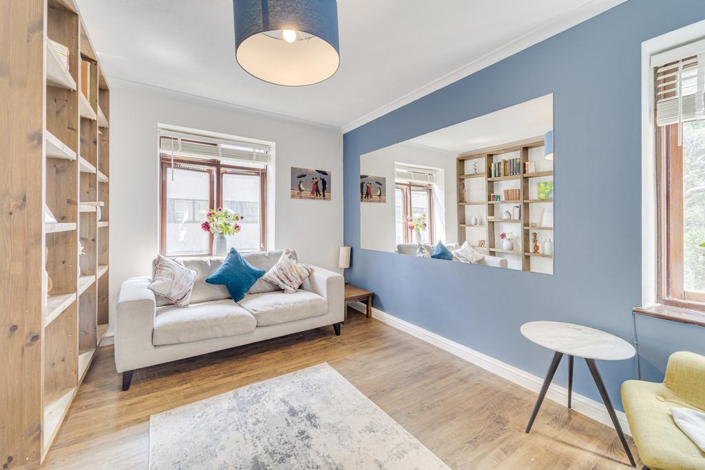 St. Peter's Street, Islington... 1 bed apartment - £350,000