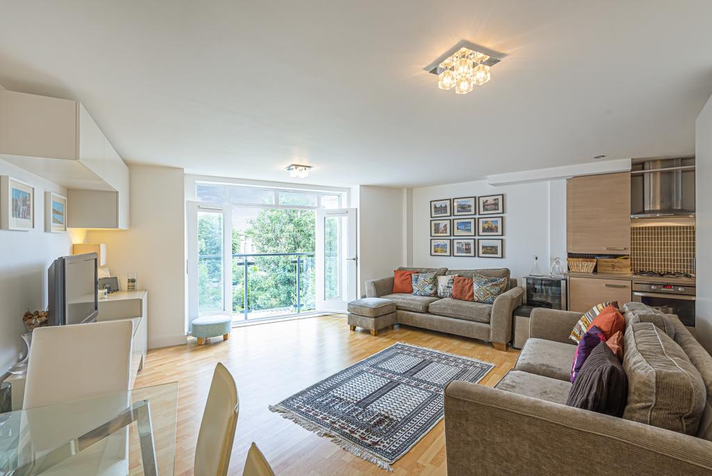 Union Road London SW4 2 bed apartment - £2,700 pcm (£623 pw)