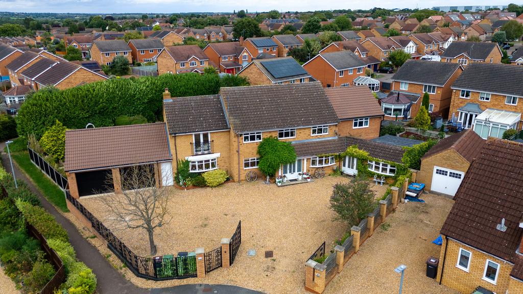 Brambleside, Kettering, NN14 6 bed detached house - £800,000
