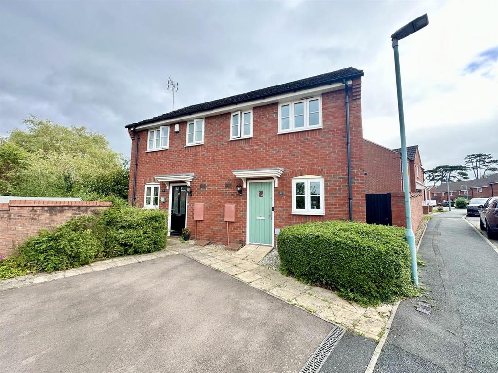 Goldfinch Walk, Brockworth GL3 2 bed semi-detached house - £250,000