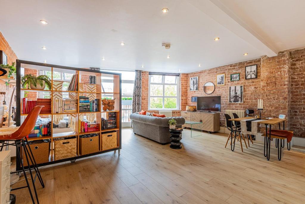 Hunter Street, Cardiff CF10 1 bed apartment - £145,000