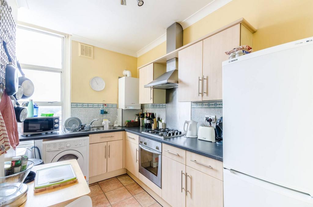 Balham High Road, Balham, London, SW12 1 bed flat - £2,000 pcm (£462 pw)