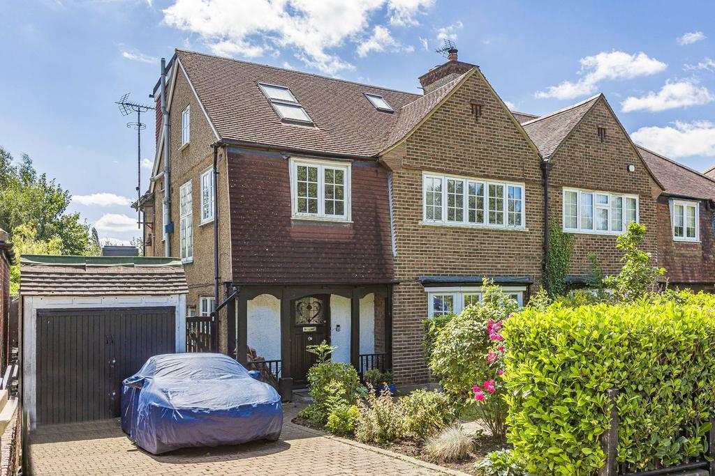 Mount Grace Road, Potters Bar, EN6 5 bed semi-detached house - £925,000