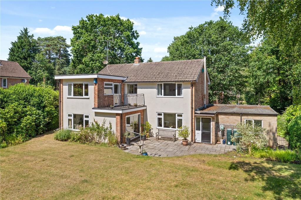 Ardwell Close, Berkshire RG45 4 bed detached house - £950,000