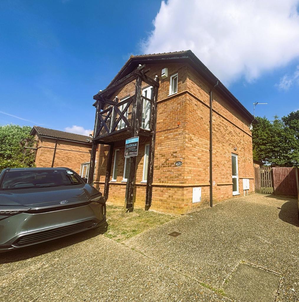 Shenley Lodge, Milton Keynes MK5 3 bed detached house - £1,400 pcm (£ ...