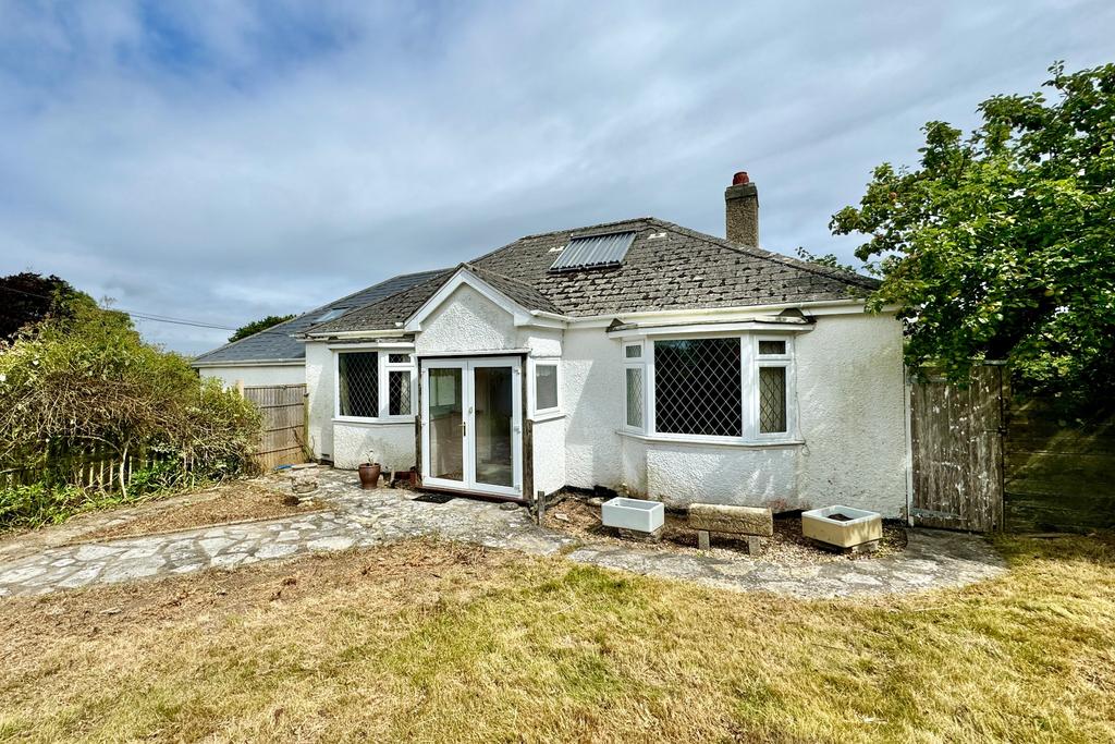 HARMANS CROSS 4 bed detached bungalow - £350,000
