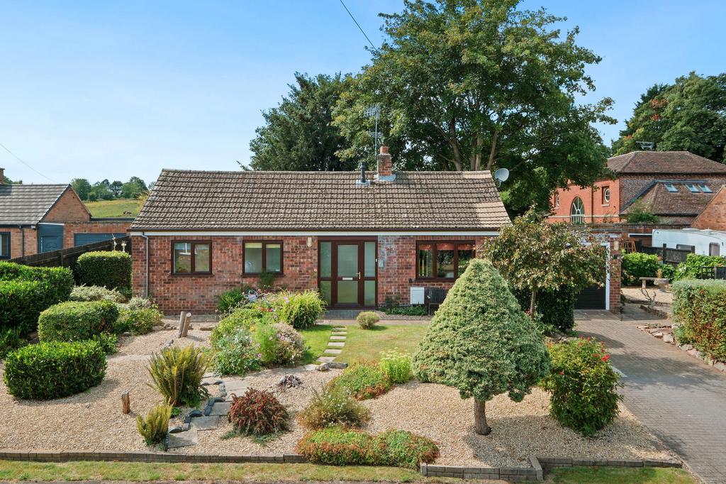 Powyke Court Close, Powick... 2 bed detached bungalow - £400,000
