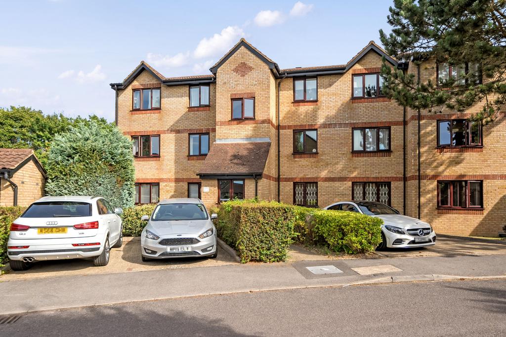 Courtlands Close, Watford WD24 5GS 1 bed flat - £210,000