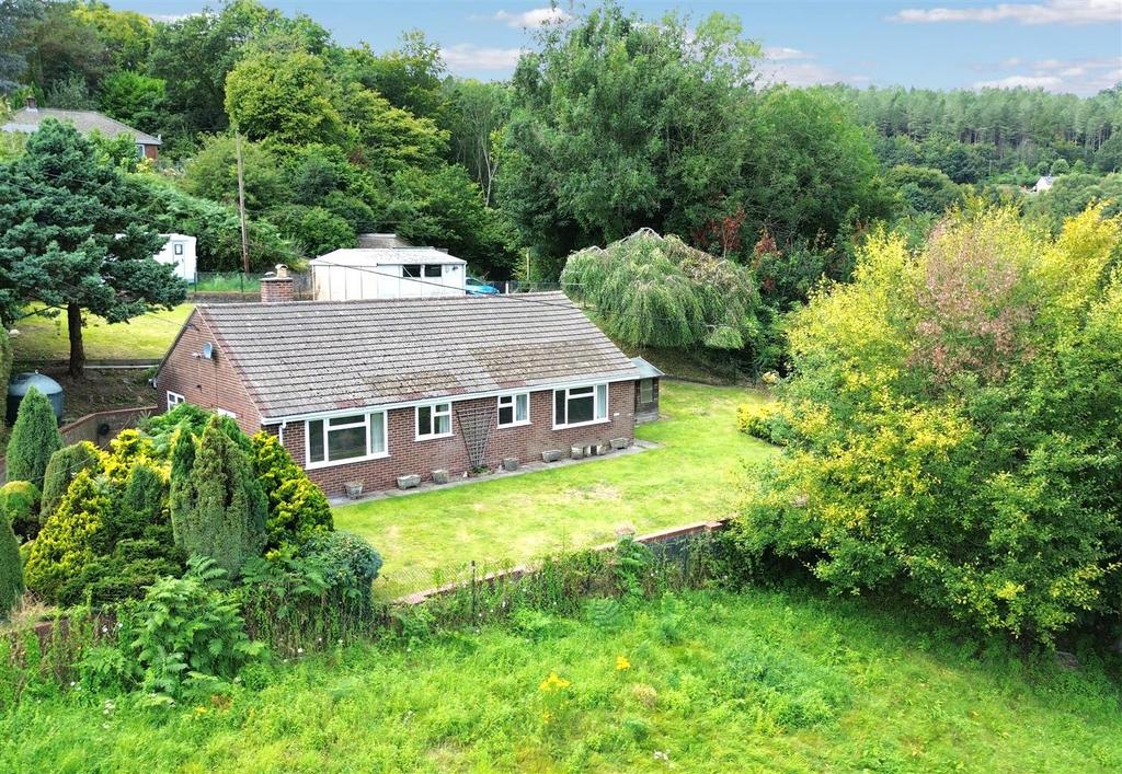 Camomile Green, Lydbrook 3 bed detached bungalow - £390,000