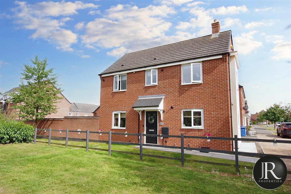 Priory Avenue, Rugeley WS15 3 bed detached house for sale - £300,000