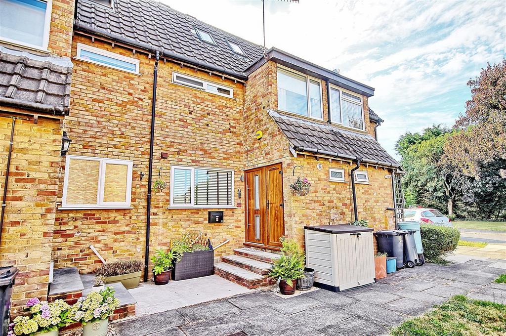 Riversmeet, Hertford SG14 3 bed terraced house - £525,000