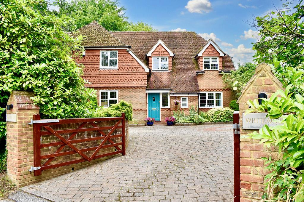Reigate Road, Leatherhead KT22 5 bed detached house - £1,475,000