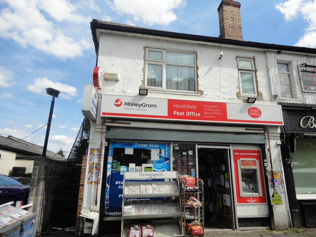 Hanworth Road, Hounslow, TW4 5NP 2 bed flat - £1,500 pcm (£346 pw)