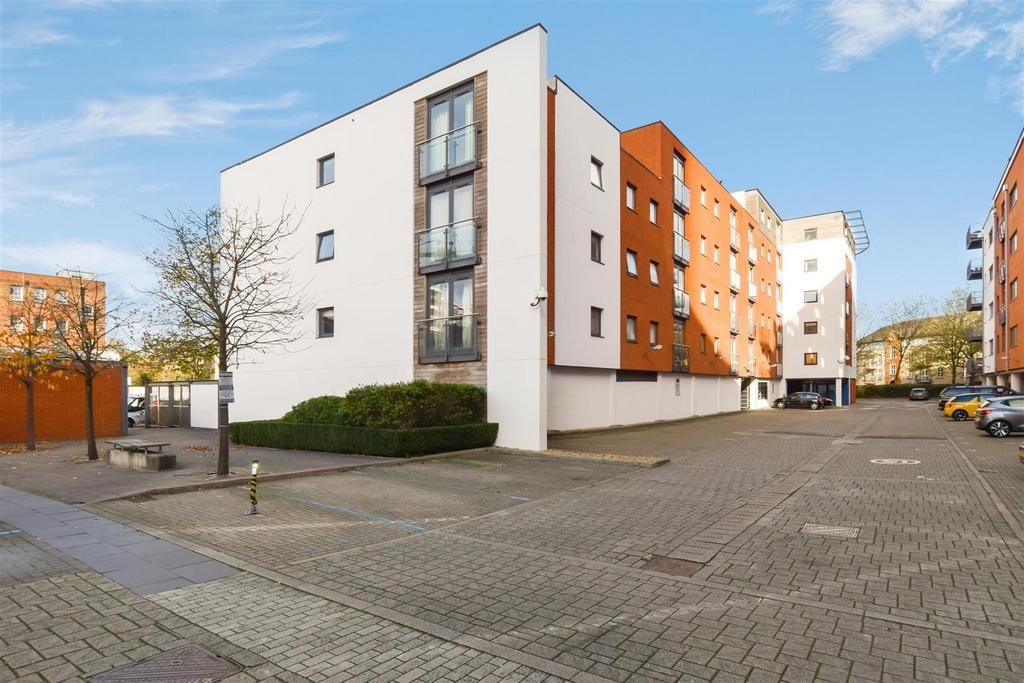 Endeavour Court, Ocean Village, SO14 1 bed flat - £130,000