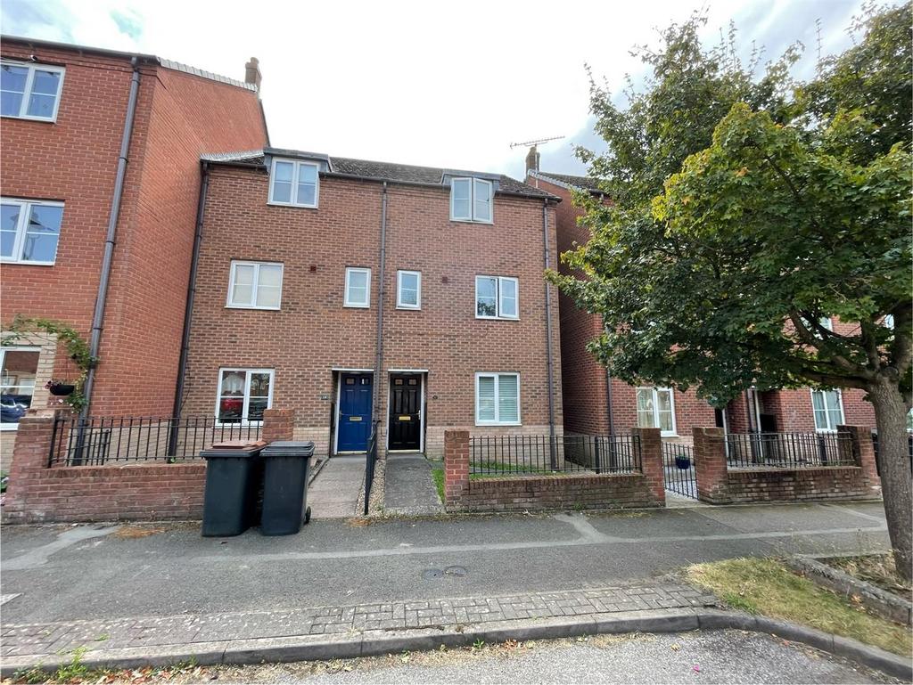 Spruce Road, Camp Hill, Nuneaton 4 bed terraced house - £179,950