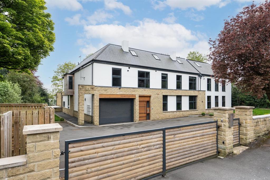 Leeds LS7 2 bed apartment - £1,400 pcm (£323 pw)