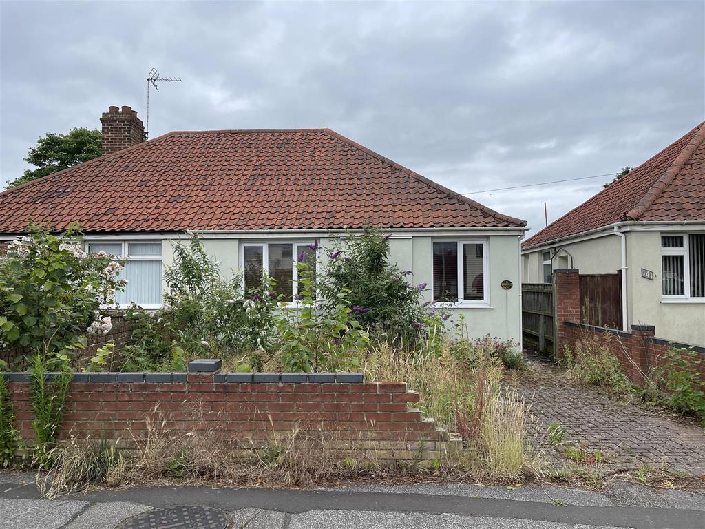 Kimberley Road, Lowestoft 2 bed semi-detached bungalow - £140,000