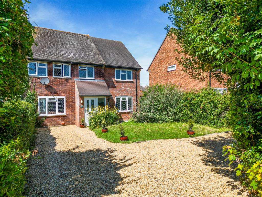 Lower Icknield Way, Marsworth, Tring... 4 bed semi-detached house for ...