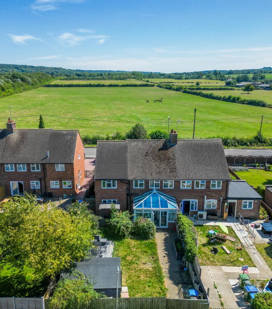 Lower Icknield Way, Marsworth, Tring... 4 bed semi-detached house - £ ...