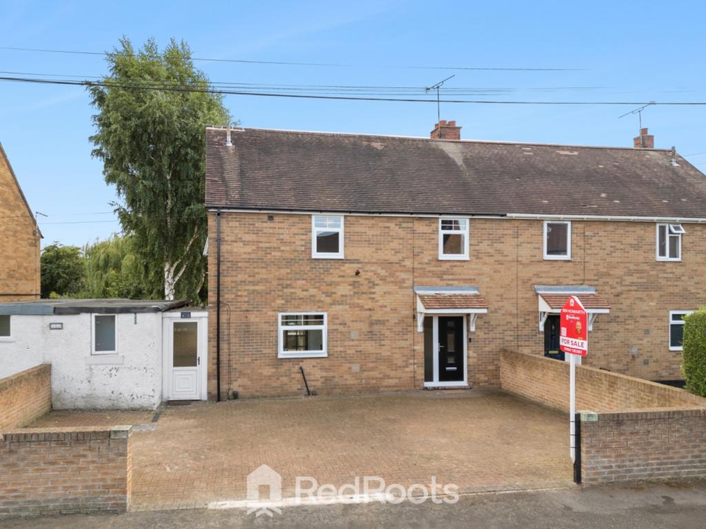 Doncaster, South Yorkshire DN5 3 bed semi-detached house - £160,000