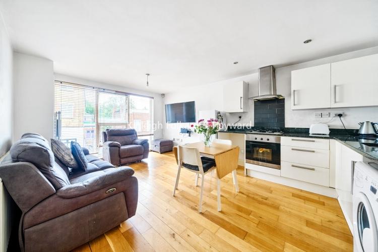 Dartmouth Road London SE26 2 bed apartment - £1,800 pcm (£415 pw)
