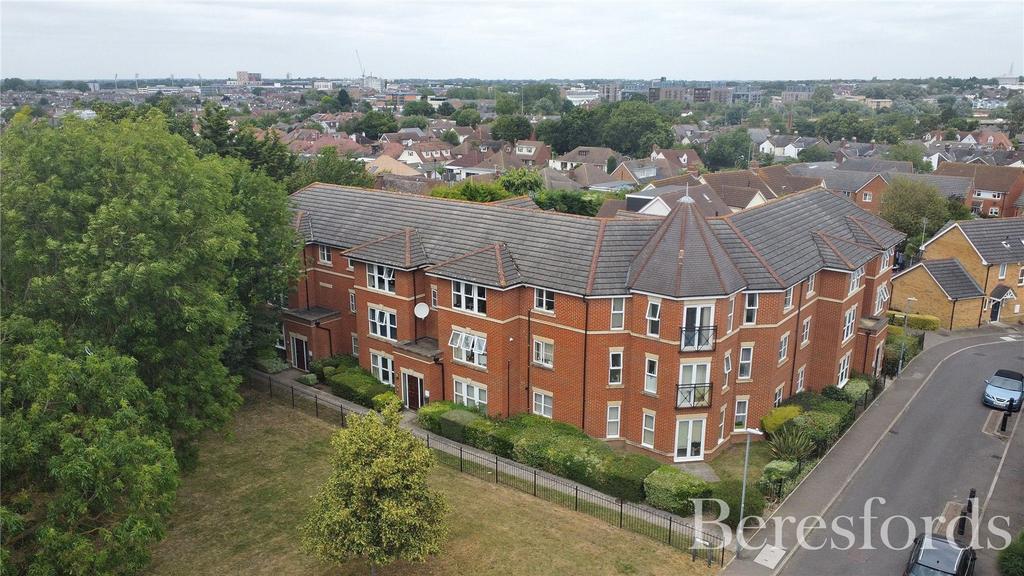 Goodwin Close, Chelmsford, CM2 3 bed apartment - £300,000