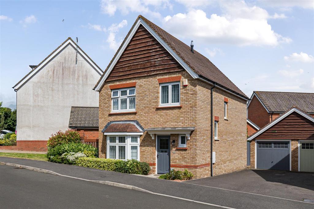 Comet Crescent, Calne 3 bed detached house - £350,000