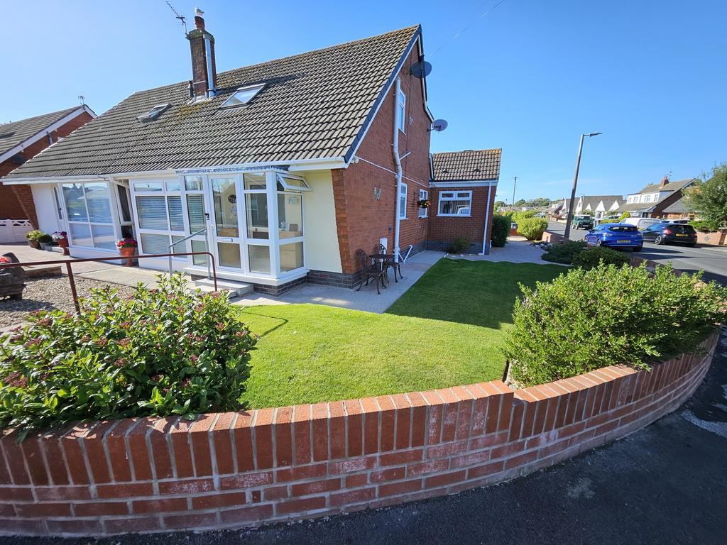 Rosemount Avenue, Preesall FY6 4 bed bungalow - £254,800
