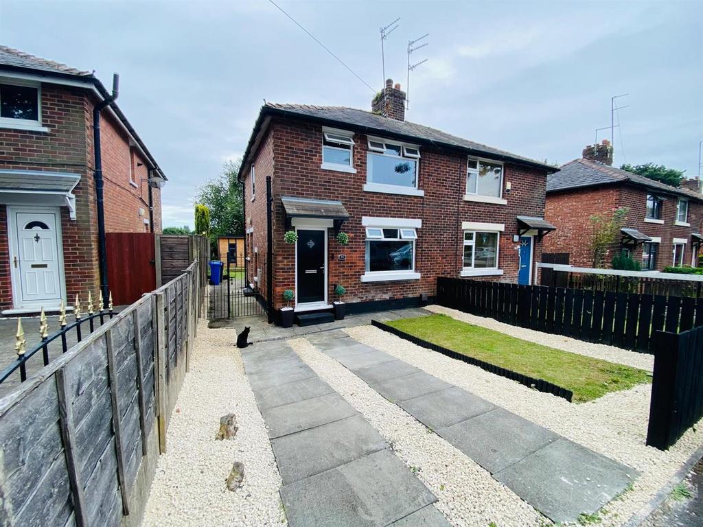 Miller Street, Ashton-Under-Lyne OL6 3 bed semi-detached house - £215,000