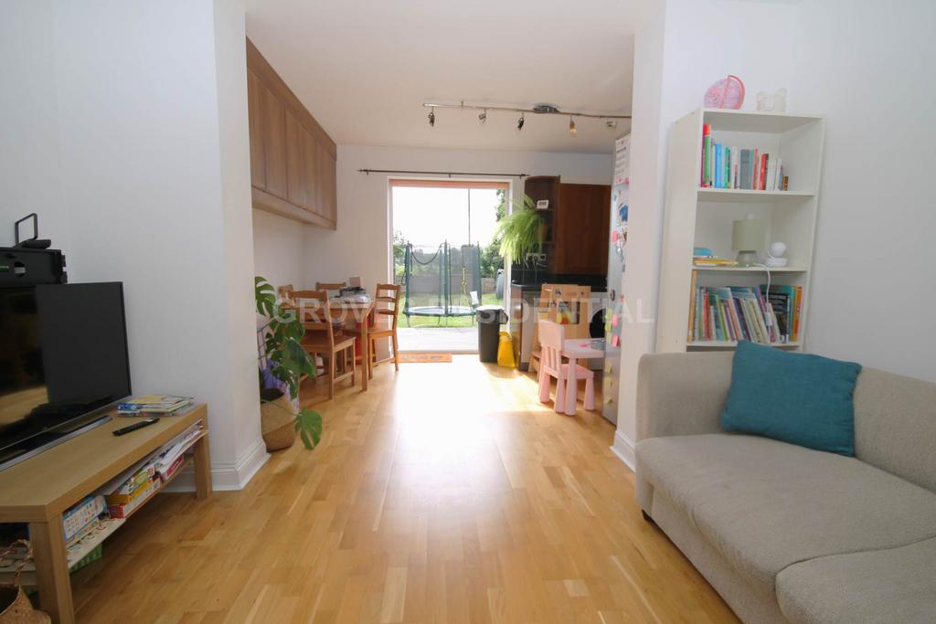 Tennyson Avenue, New Malden 1 bed flat - £355,000