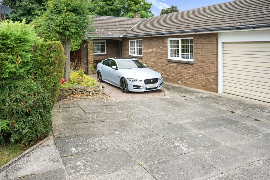 Haselrigg Close, Newton Aycliffe DL5 4 bed detached bungalow - £310,000