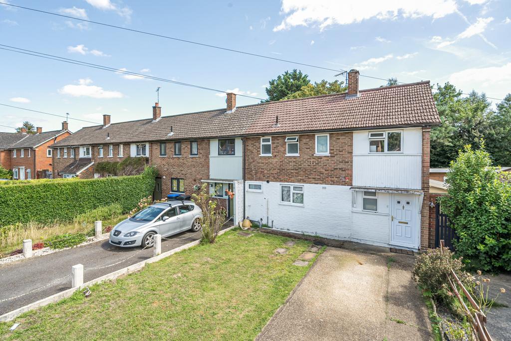 Ash Road, Woking, GU22 3 bed semi-detached house - £450,000