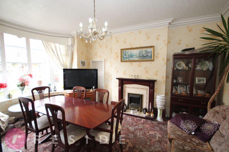 Edenfield Road, Rochdale OL11 5 bed detached house for sale - £300,000