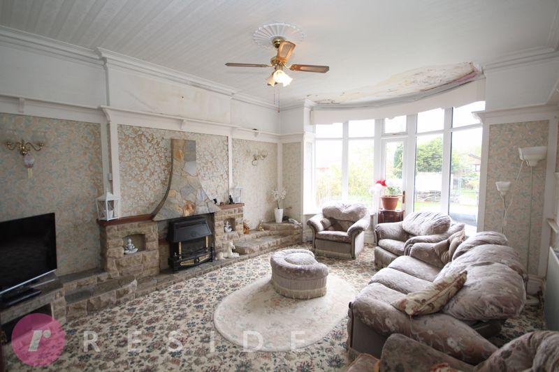 Edenfield Road, Rochdale OL11 5 bed detached house for sale - £300,000