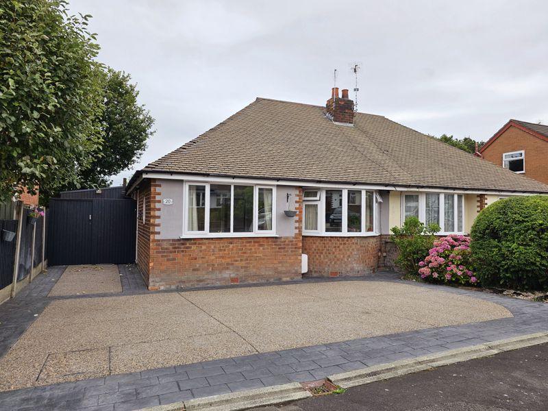 Merlecrest Drive, Preston PR4 3 bed semi-detached bungalow - £285,000