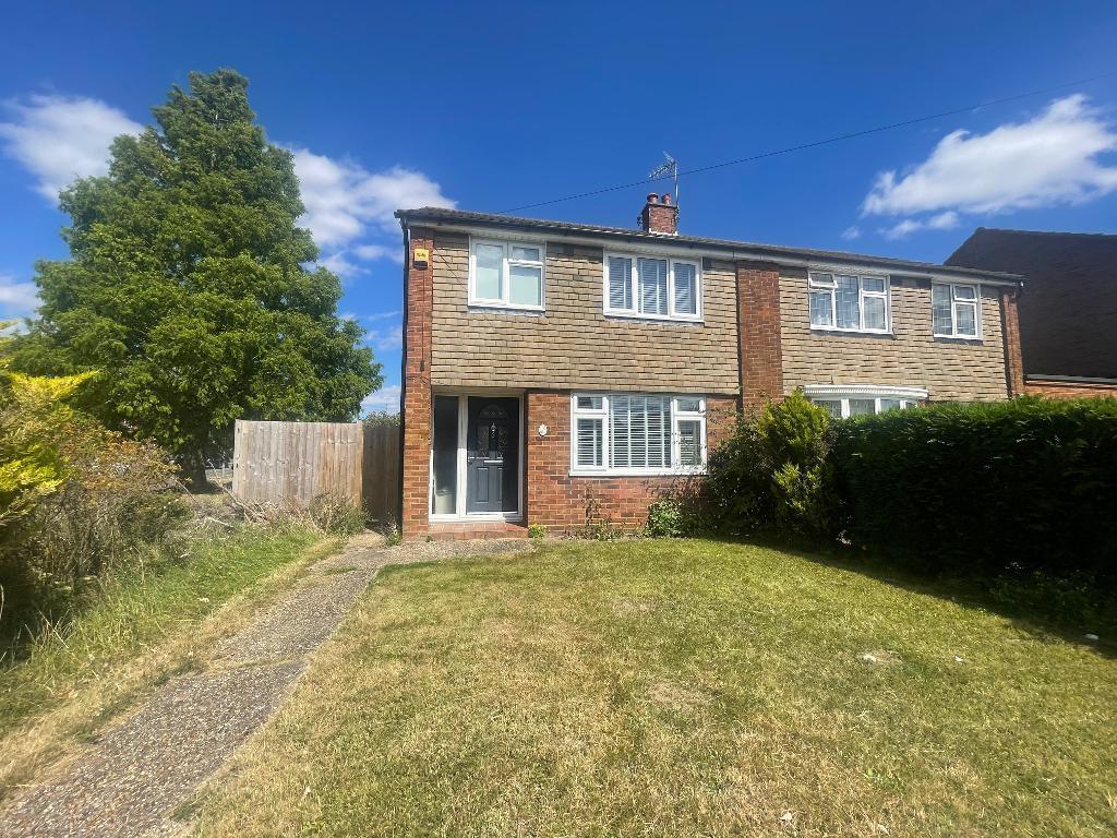 Chestnut Avenue, Luton, Bedfordshire... 3 bed semi-detached house - £ ...