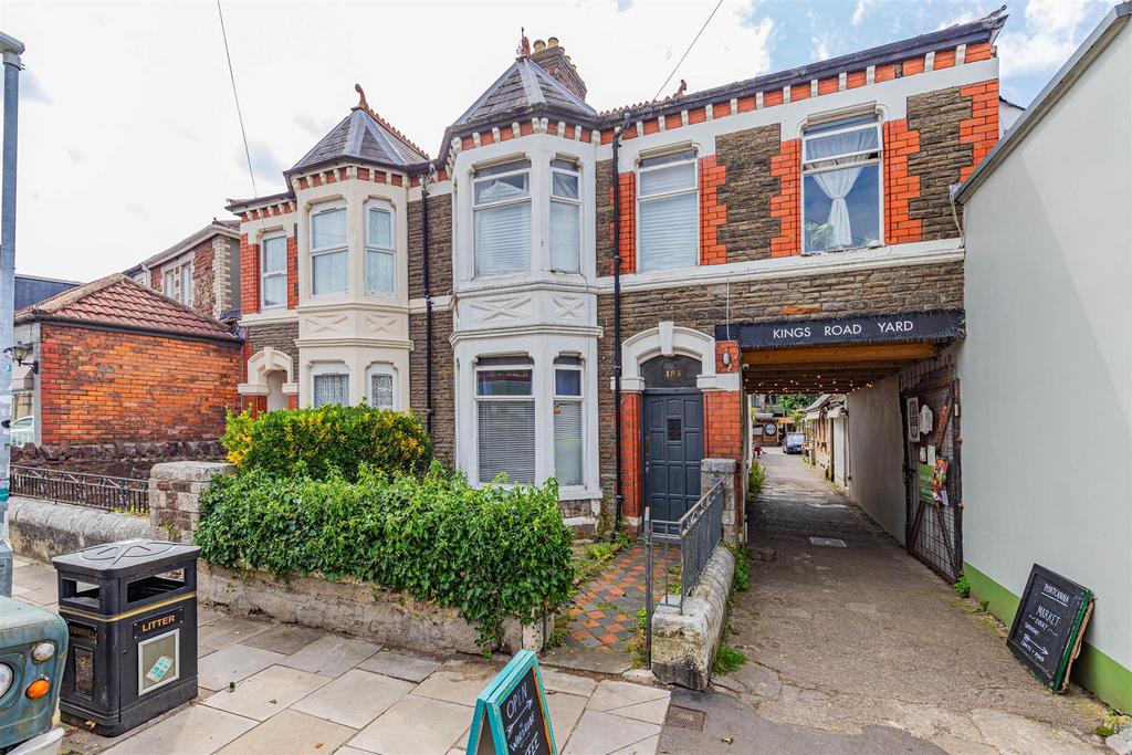 Kings Road, Cardiff CF11 4 bed end of terrace house - £375,000