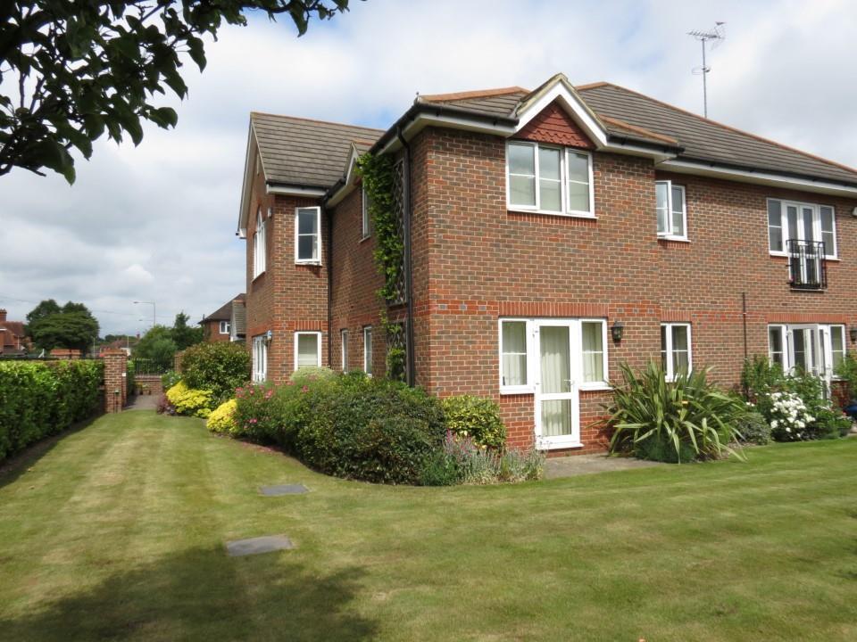 Marsh Place, Reading RG8 2 bed apartment - £1,400 pcm (£323 pw)