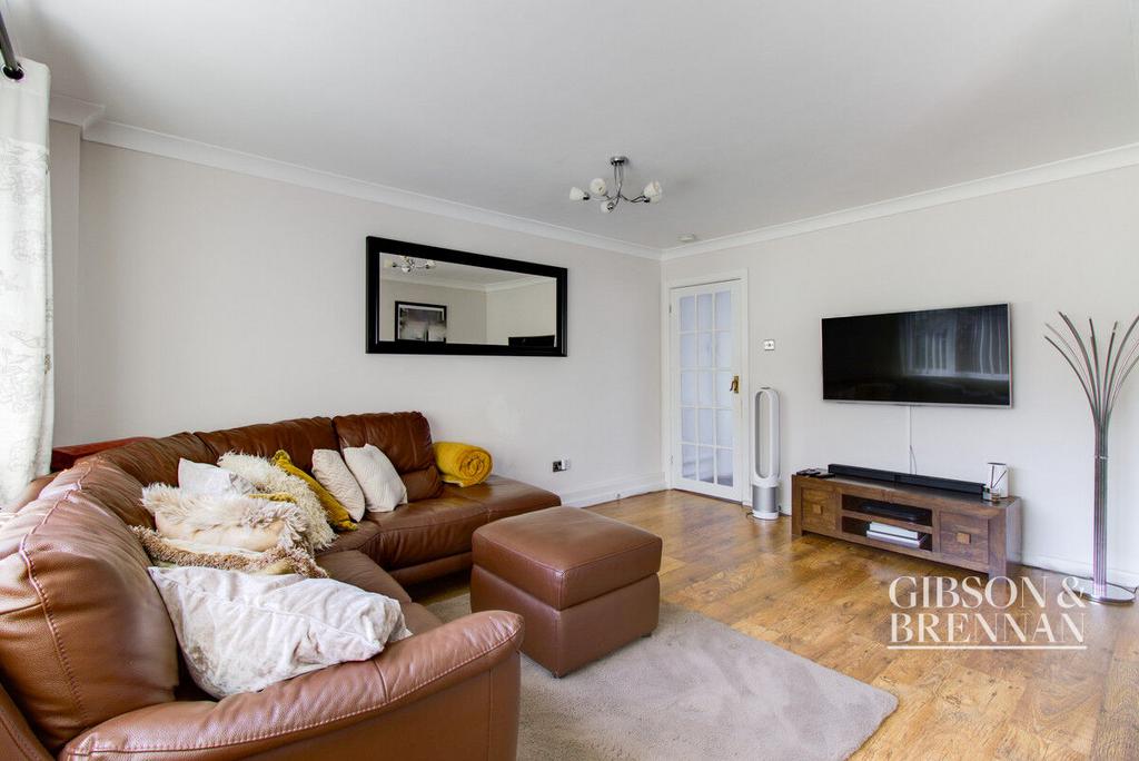 Whitmore Way, Basildon, SS14 2 bed terraced house - £325,000