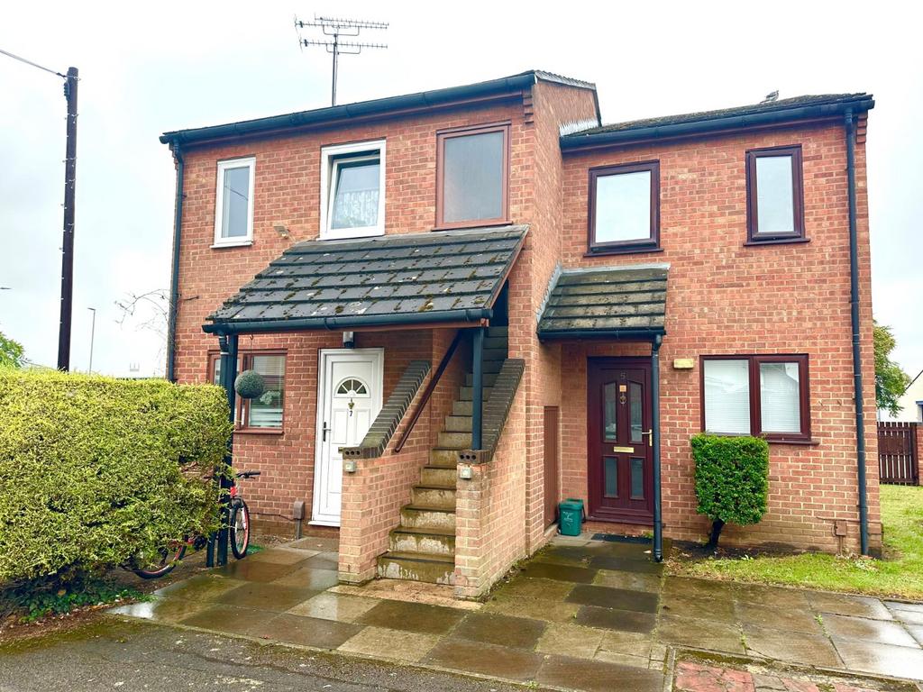 Cobham Court, Tewkesbury Road... Studio - £695 pcm (£160 pw)