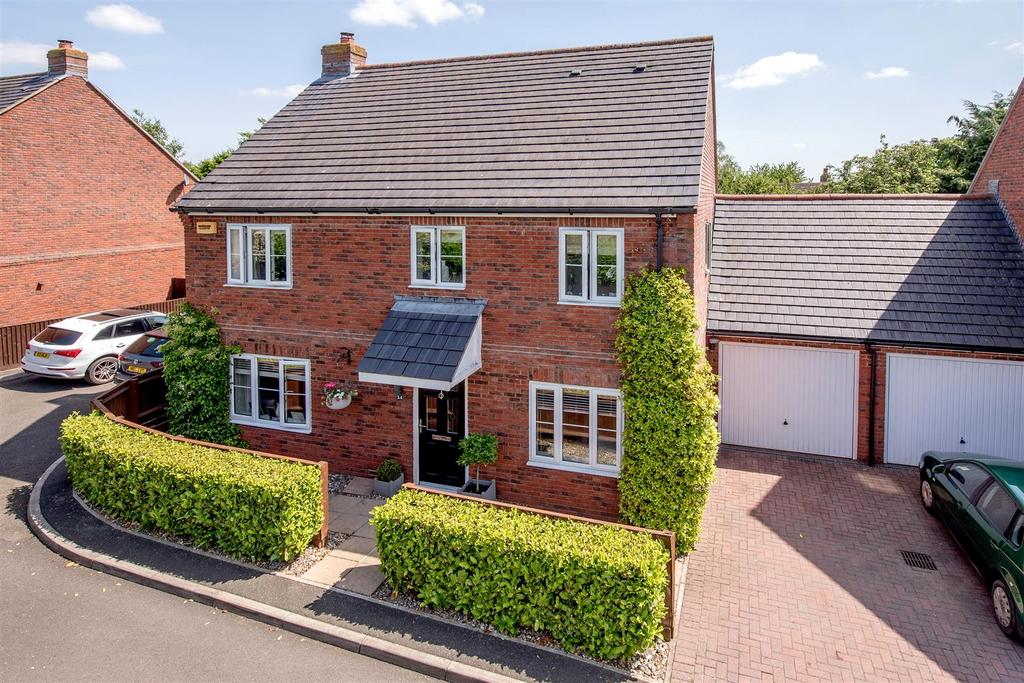Ilminster Road, Taunton 4 bed detached house - £410,000
