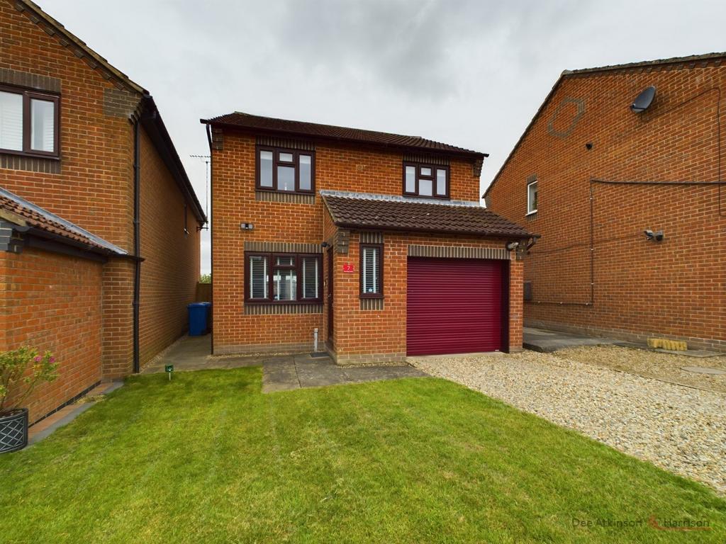 Northfield Walk, Driffield, YO25 5XT 3 bed detached house - £230,000