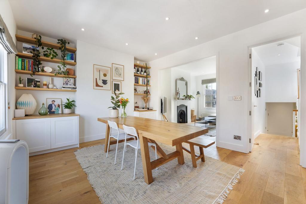 Croxley Road, London, W9 2 bed apartment - £875,000