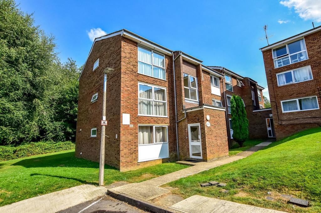 Elstree Road, Hemel Hempstead HP2 2 bed flat - £190,000