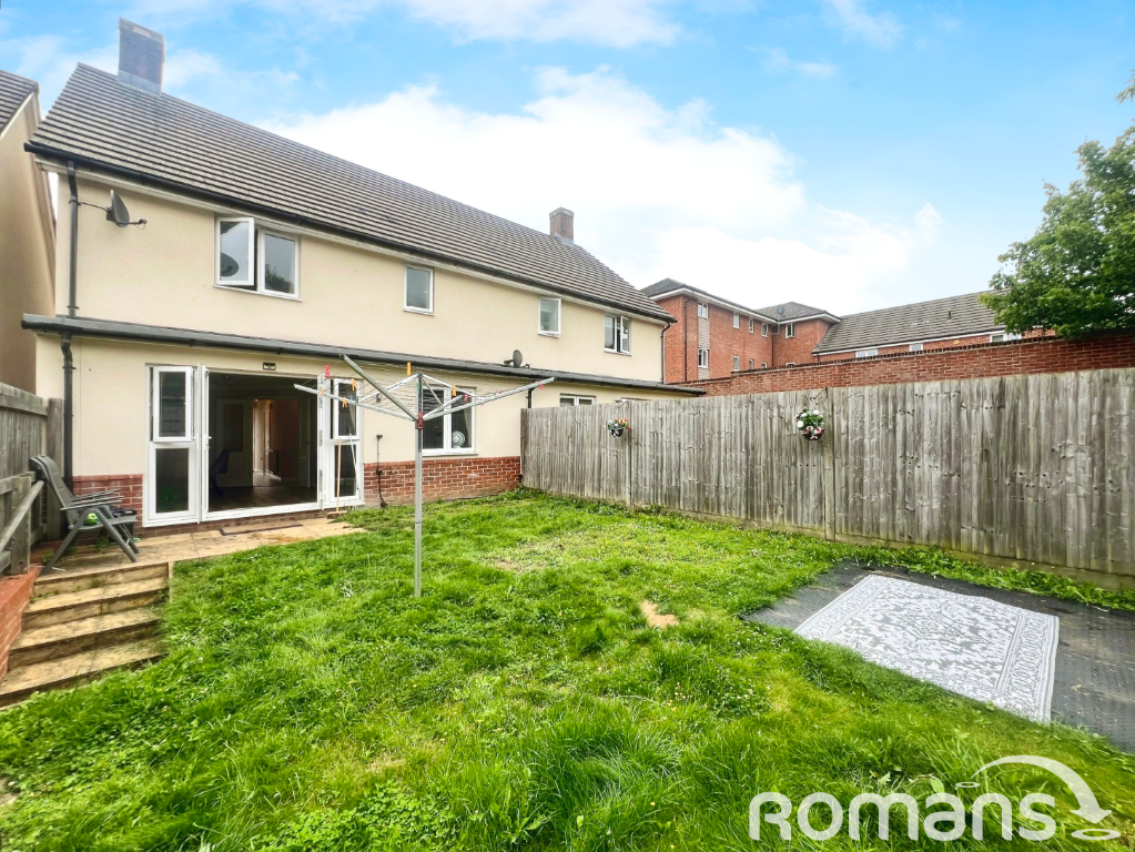 Barber Road, Basingstoke, Hampshire 3 bed semi-detached house - £389,950
