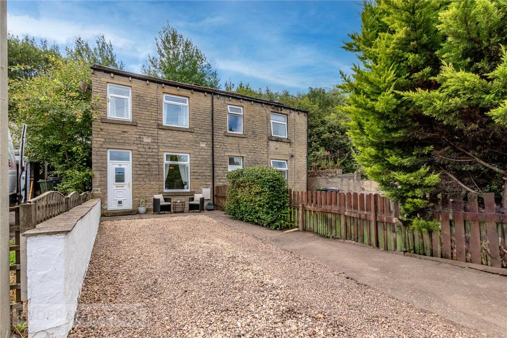 Prince Royd, Halifax Road... 2 bed semi-detached house - £130,000