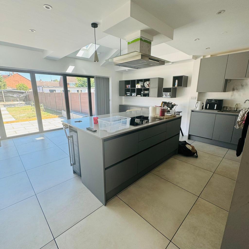 West Drayton, UB7 4 bed semi-detached house - £2,600 pcm (£600 pw)